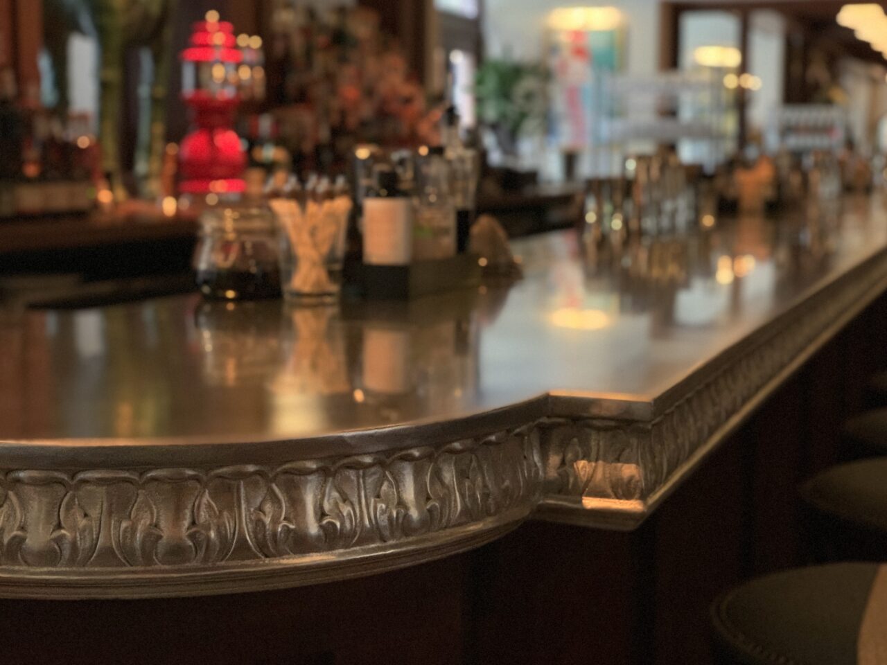 5 Ways to Design the Perfect Commercial Bar Top - La Bastille