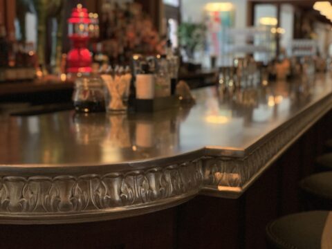 5 Ways to Design the Perfect Commercial Bar Top - La Bastille